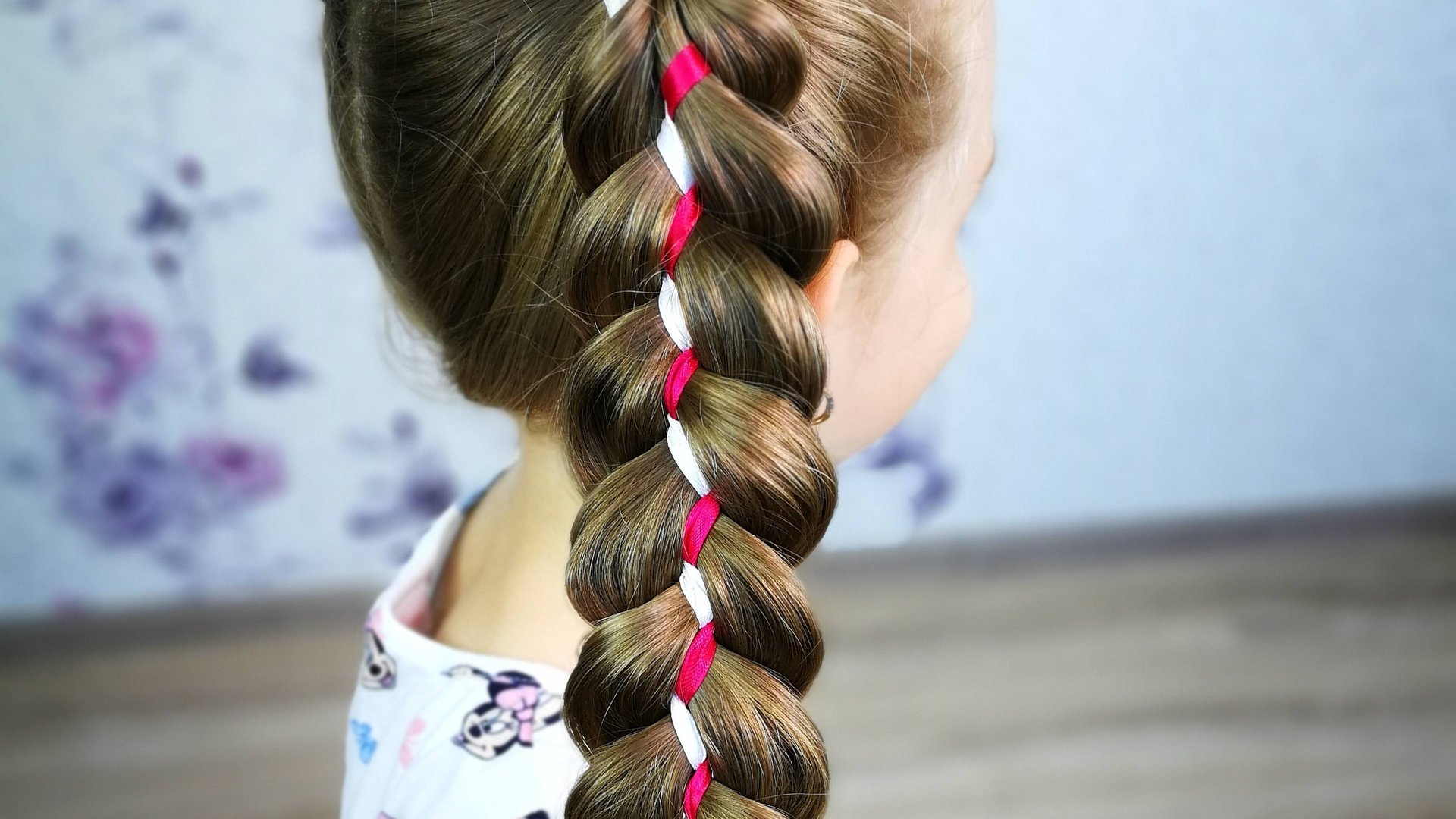 Как заплести ПЯТИПРЯДНУЮ КОСУ? Коса 3 пряди + 2 ленты!