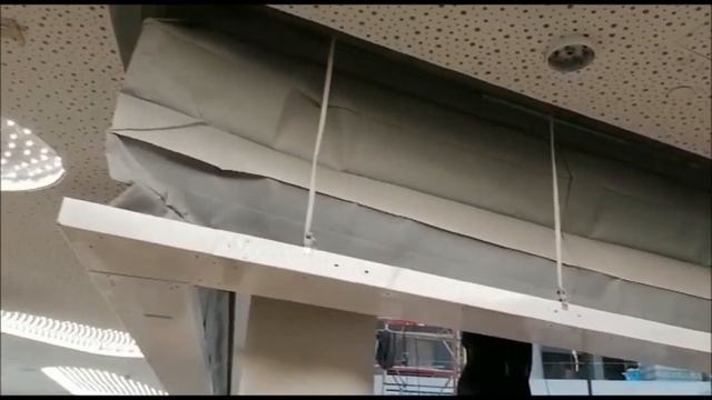 Дымозащитная штора МВА Гармошка Е60 в форме трапеции в современной школе "Хорошкола"