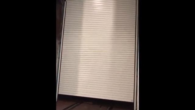 Промышленные рулонные ворота МВА из алюминиевого профиля для покрасочной камеры вагонов