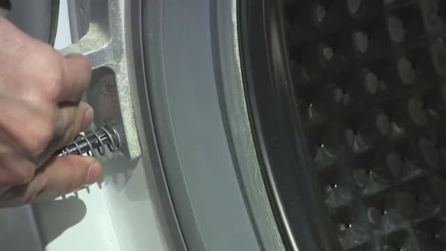 Запах из стиральной машины? Избавьтесь от него! Простой способ