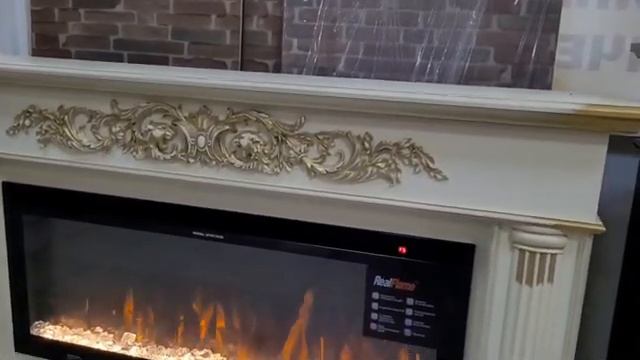 Как выглядит работающий электрокамин PRINCE 42 WT С ОЧАГОМ SAPHIR 42