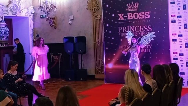 Скрипачка-ангел, открытие конкурса красоты