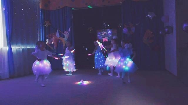 Танец-Новый-год-детский-сад