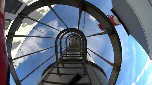 Ремонт прожекторов на дымовых трубах-2