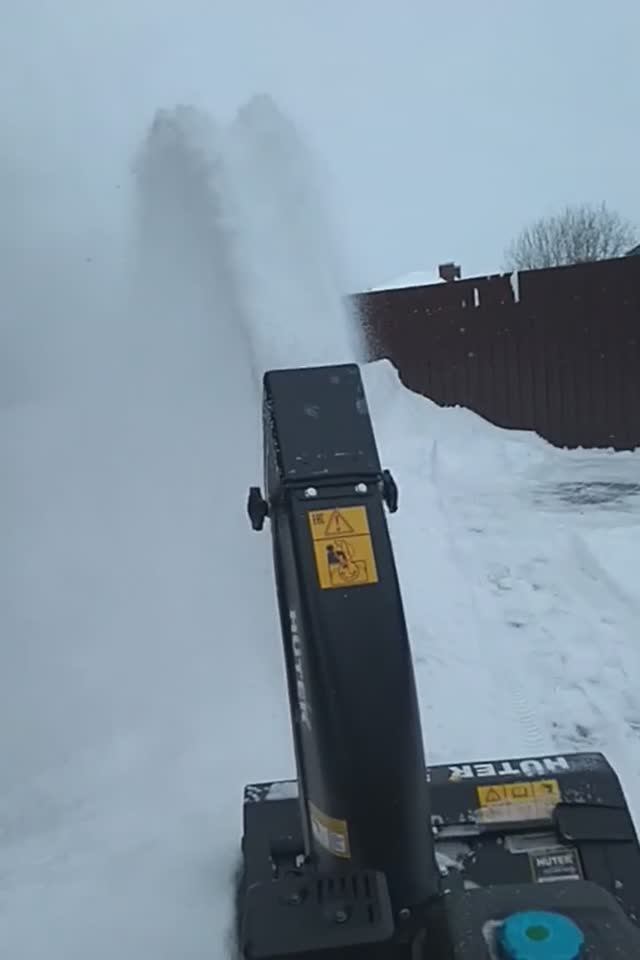 Купил Снегоуборщик, второй снег. Результат уборки.