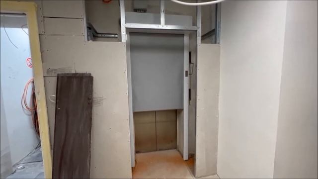 Противопожарная штора МВА с огнестойкостью EI60 на лифтовой проем в офисном помещении