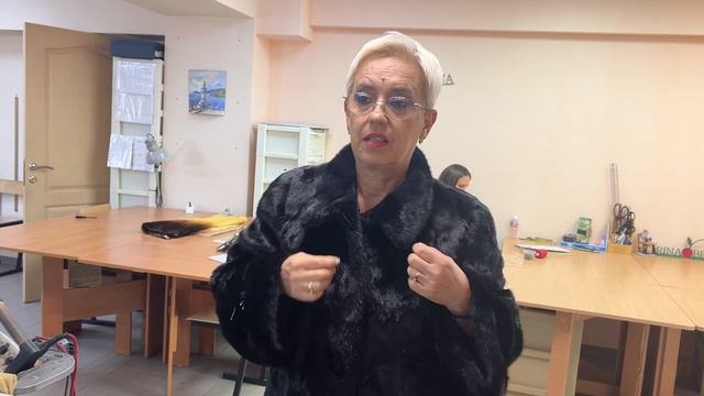 Видео №721. 1505 - Пошив норковой куртки с красной кожей из полушубка. Владивосток - 01