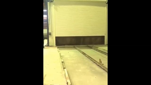 Промышленные рольворота МВА "М-80" установлены на заводе Криогенмаш для камеры обработки металла.