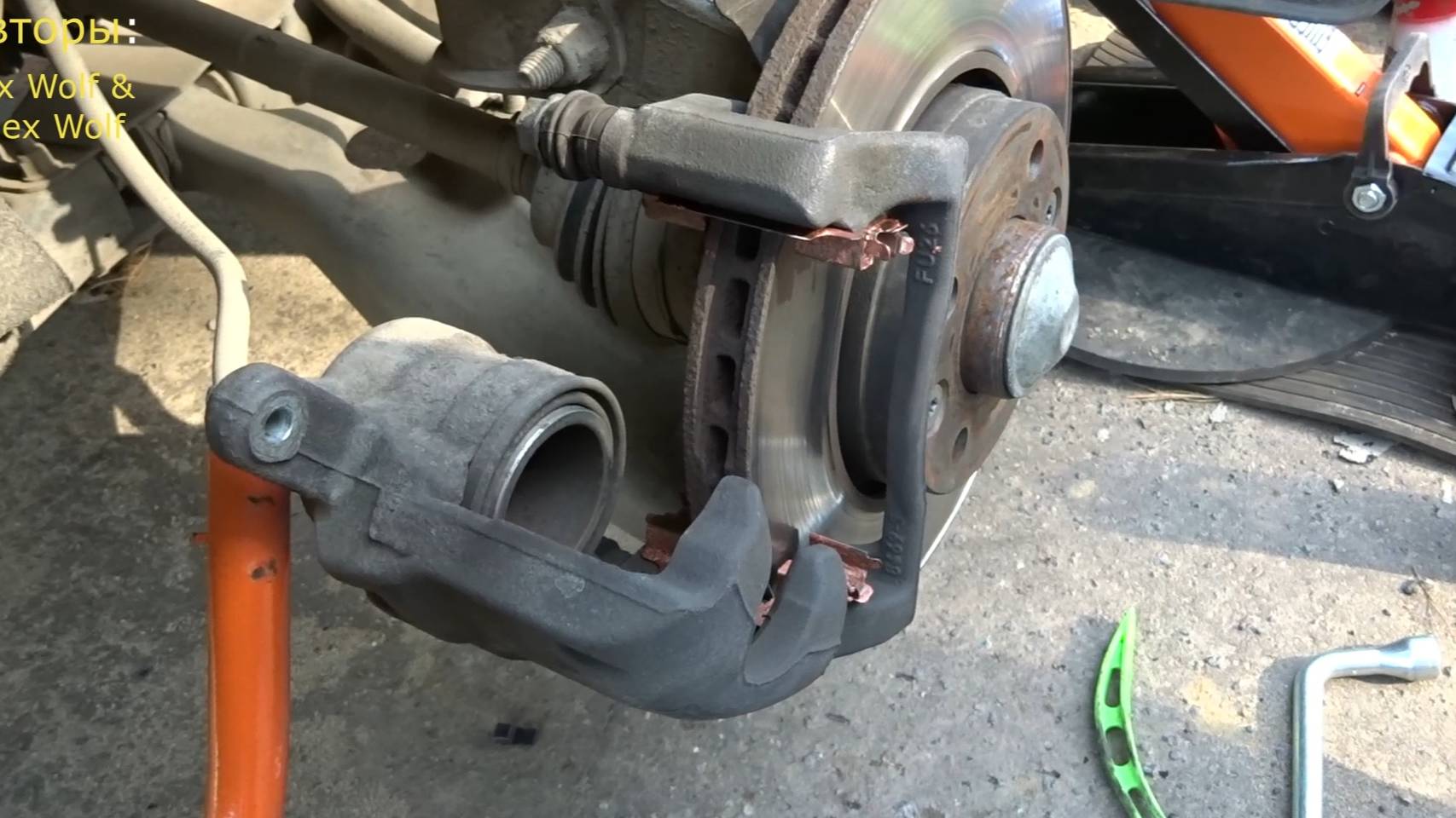 Замена тормозных колодок на Серой Весте на фирму "barnett"