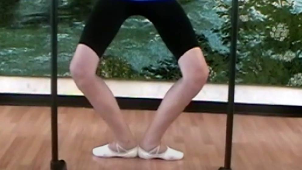 7. Demi-plié. Классический танец.