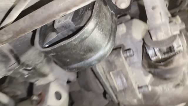 замена задней подушки двигателя ВАЗ 2114