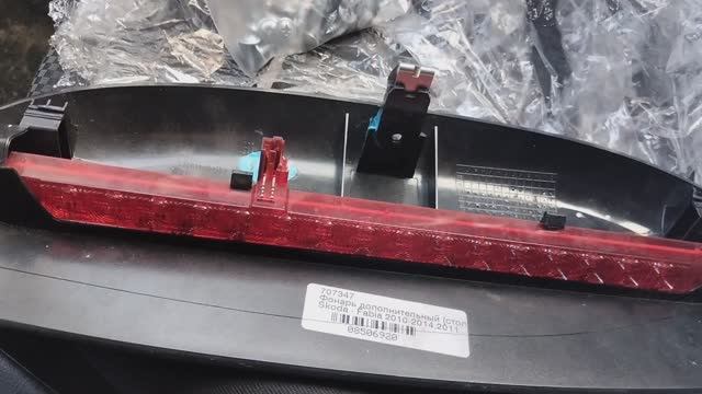 сломалась крепление заднего стоп сигнала Шкода Фабиа 2 хетчбек, что можно сделать?