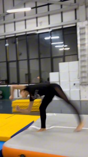 Наша любимая акробатика