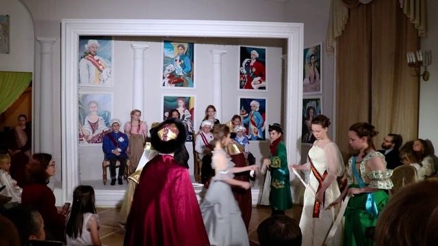 Разговоры портретов и медальонов