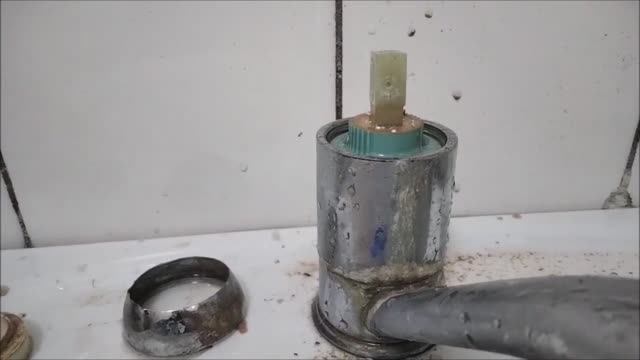 Замена картриджа в смесителе на кухне