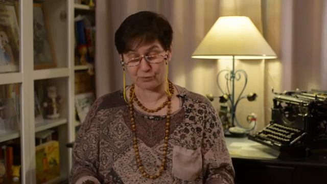 Ролик 100. Папмамбук читает вслух. Марина Аромштам - 5 лет в кадре