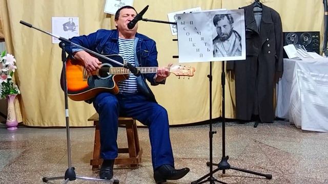 Здесь лапы у елей дрожат ...