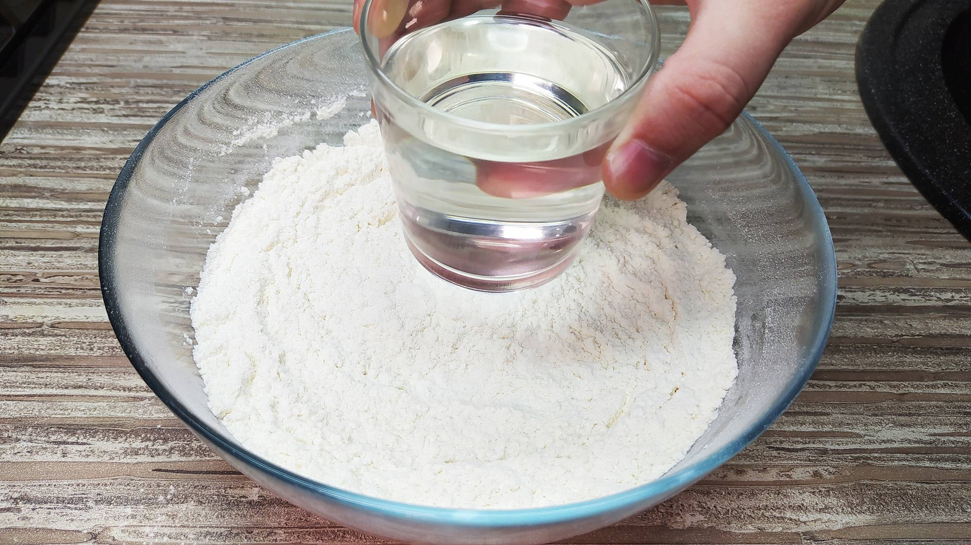 Смешайте воду с мукой, вы будете поражены результатом! Простой рецепт хлеба