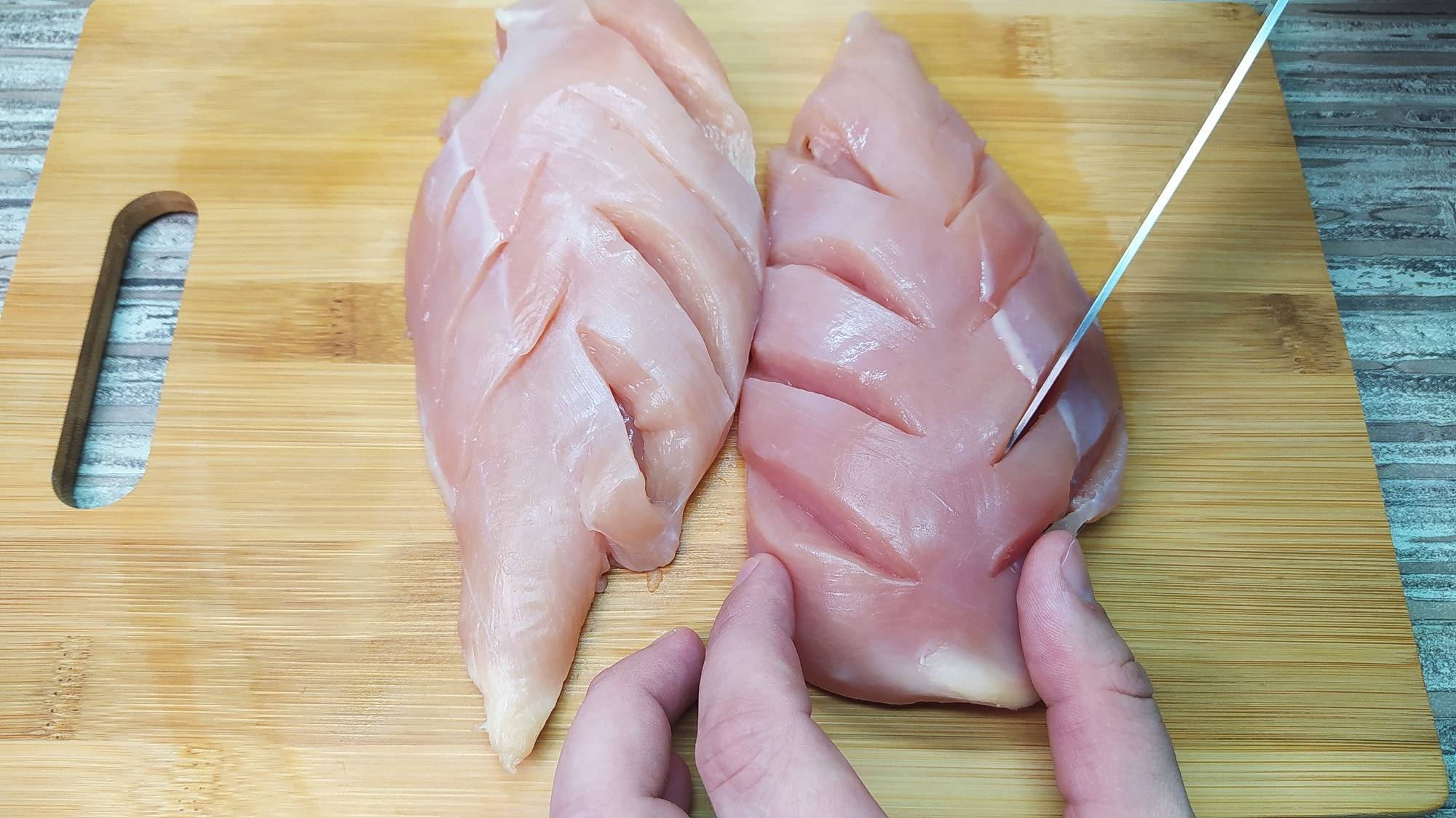 Безумно вкусно! Я просто запек куриную грудку с этим соусом