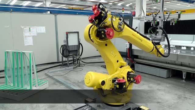 Обрабатывающий центр Intermac Master - автоматическая роботизированная станция для обработки стекла