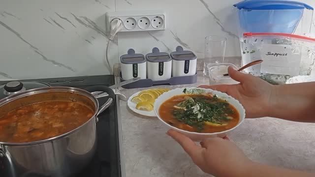 Проводила МУЖА. Готовлю СОЛЯНКУ и ТОРТИК к чаю.