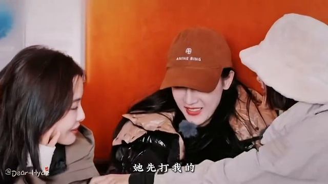 Меня зовут Дильраба-Я актриса из Китая.