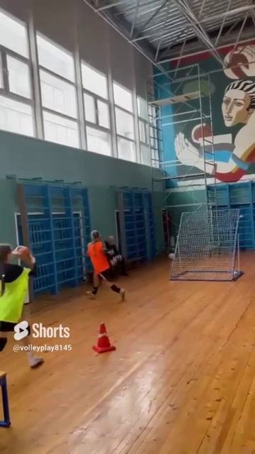 Тренировка броска и ловли мяча в гандболе