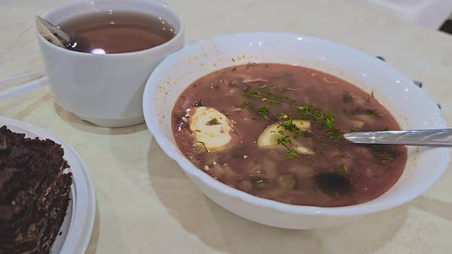 Анапа. Кафе и столовая Сказка на пересечении ул. Горького, ул. Астраханская, Театральная площадь.