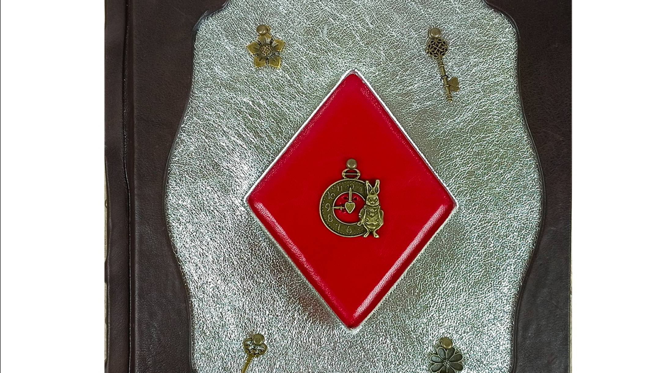 Книга в кожаном переплете "Алиса в стране чудес"