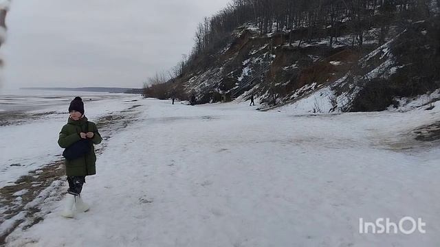 1.02.2025 Мы с Булатом совершили марш- бросок: спустились лесом к пляжу Роза 🌹 ветров и в парк!