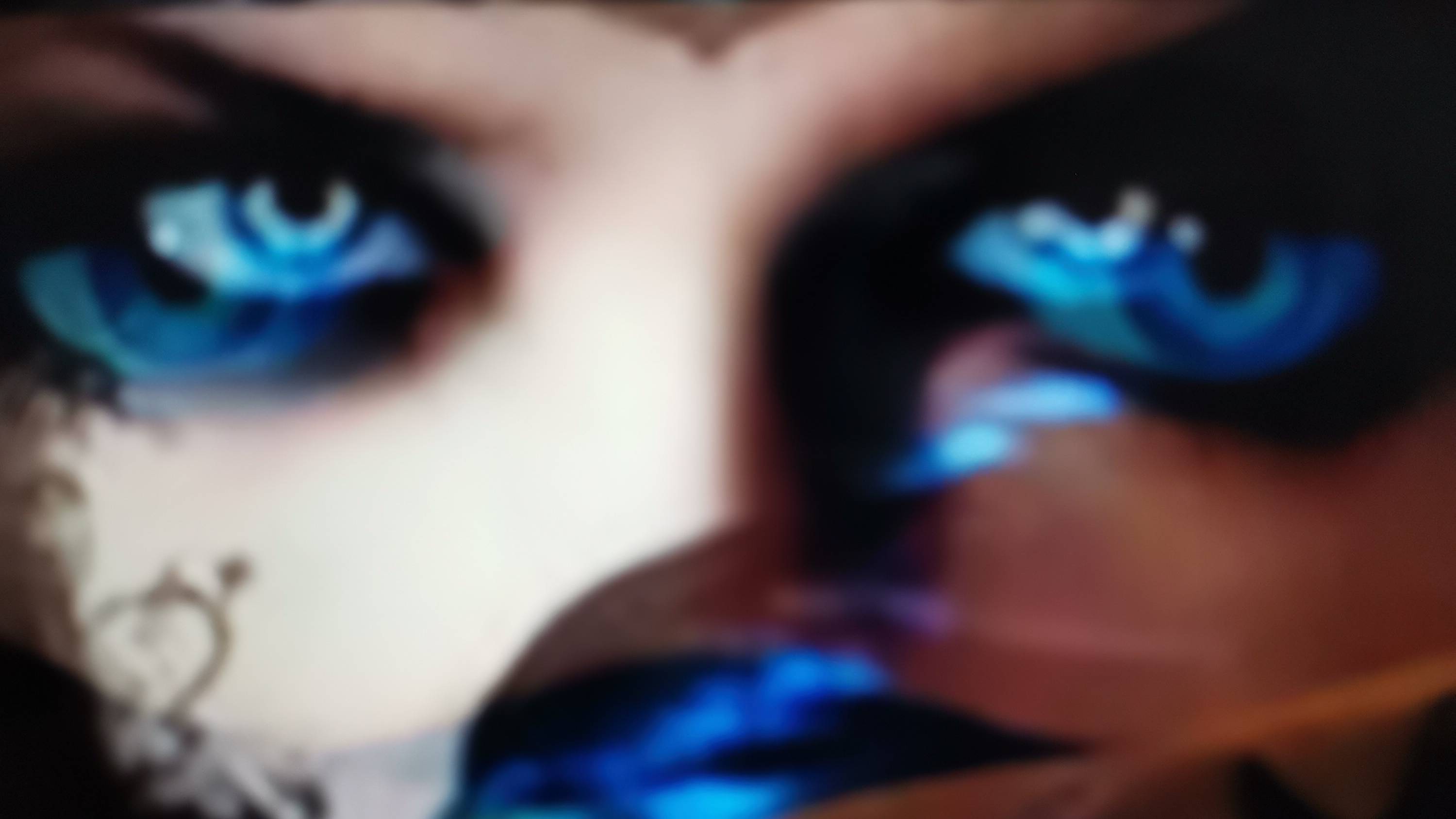 Голубые глаза