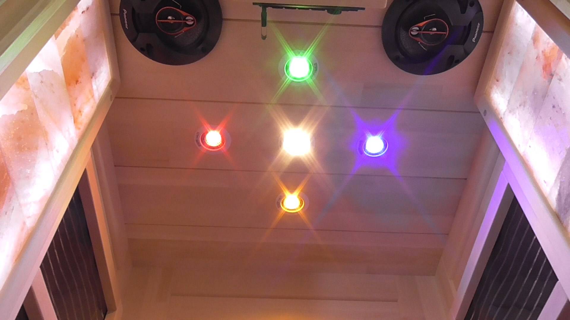 Видеообзор 1местной кедровой ик-сауны с карбоновыми нагревателями, гималайской солью и цветотерапией