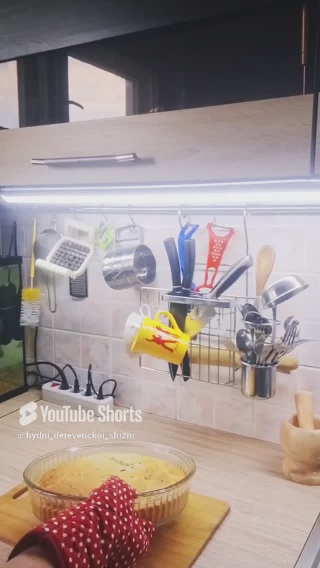 Заливной пирог с рыбными консервами.