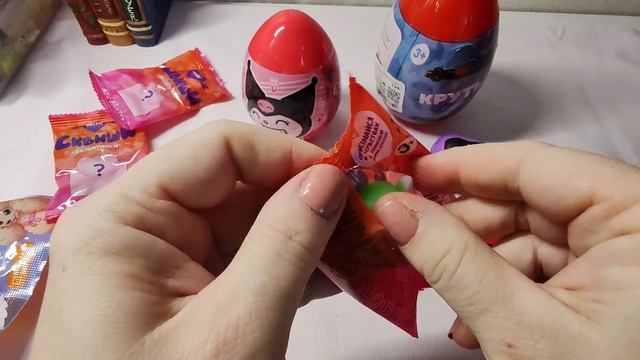 Распаковка игрушек, распаковка сюрпризов из Красного и белого.
