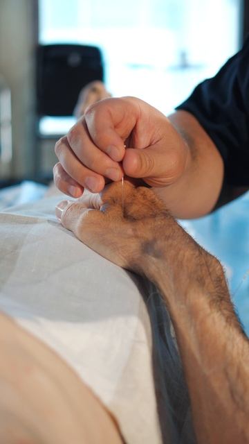 Специализируюсь на лечении заболеваний:

Кальцифицирующий #тендинит плеча
#Кифоз #позиционный