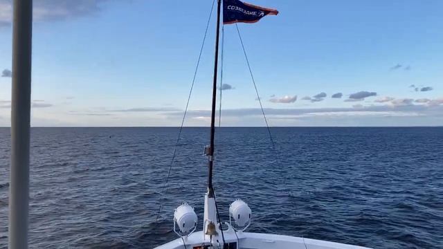 Море, море мир бездонный...