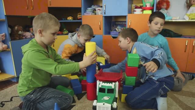 Один день в детском саду Трейлер