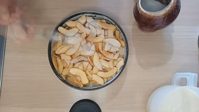 Купил редкий фрукт и сделал шарлотку! Обалденный ароматный пирог с айвой