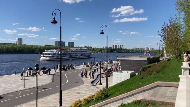 Весенняя Москва: первое мая на Северном речном вокзале