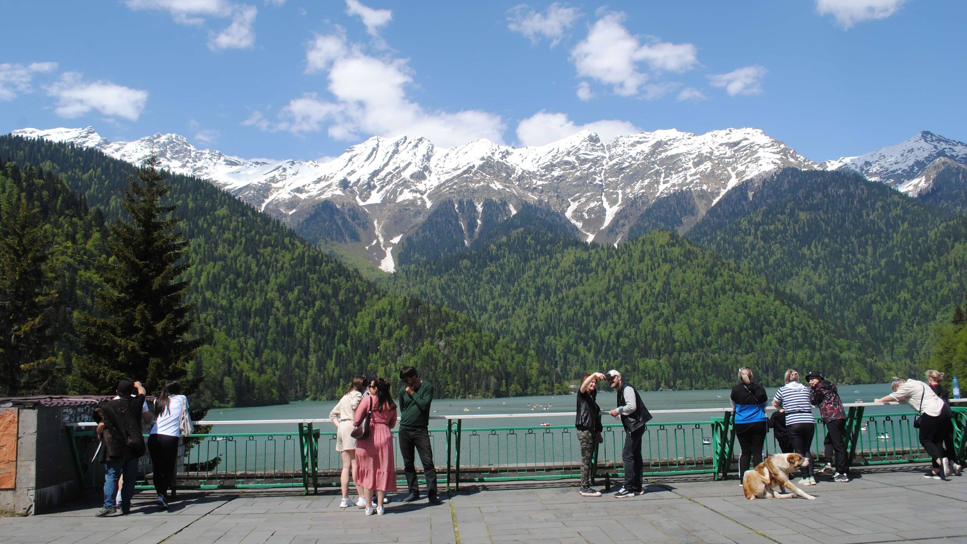 Абхазия. Озеро Рица (Abkhazia. Lake Ritsa)