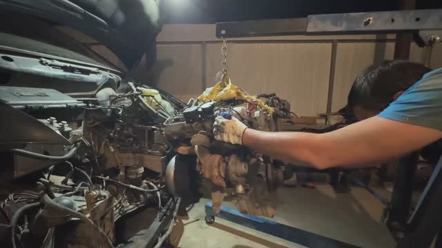 Мерседес Виано 4х4 2008, снимаю мотор ом646, ремонт, 1я серия