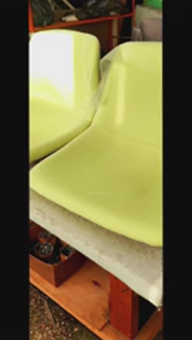 Перетяжка и небольшой ремонт сделали своё дело – теперь эта мебель снова радует своих владельцев 💛