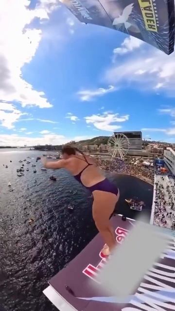 На соревнованиях по нырянию первое место взяла камера