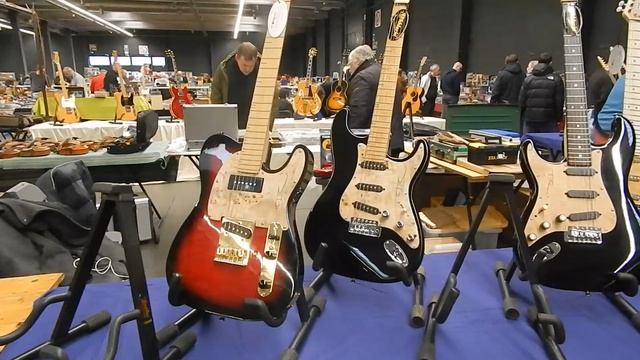 гитары на рынке