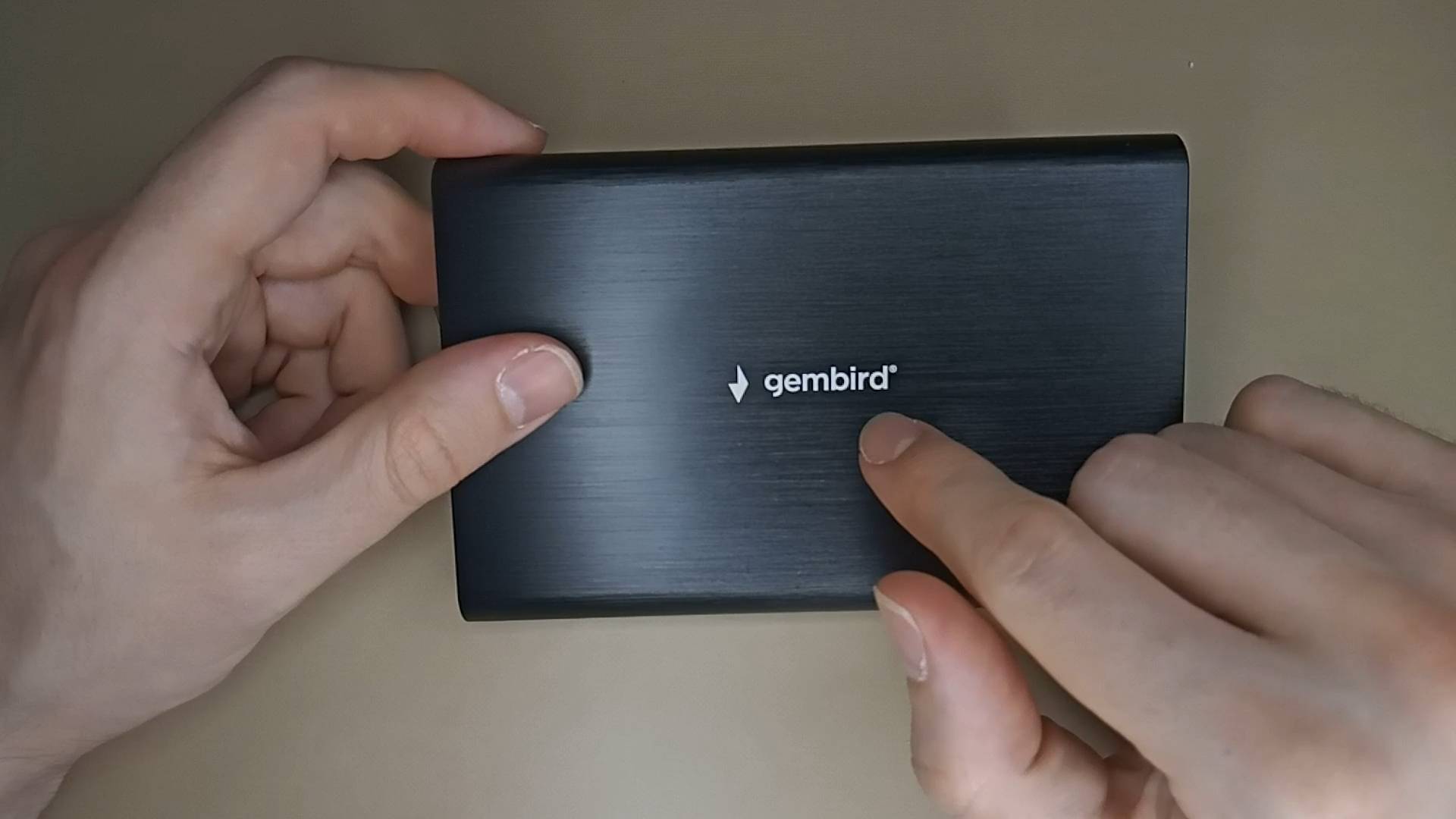 Внешний бокс Gembird EE2-U3S-50. Распаковка, внешний вид, установка накопителей