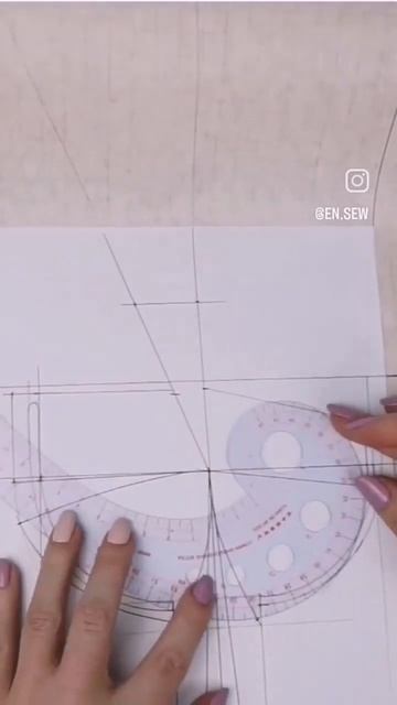 Как построить чашку бюстгальтера #лекаланижнегобелья  #урокимоделирования #шитье #shots #shotsvideo