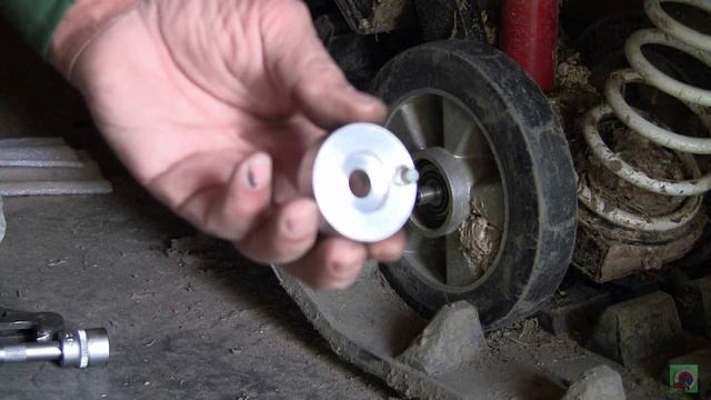 Снегоболотоход Пелец Мини-3_ Проверяю Наличие Смазки в Катках Гусениц