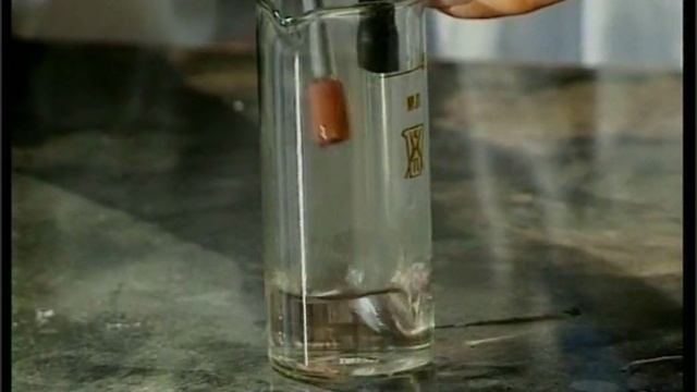 Взаимодействие фенола с раствором щелочи. Вытеснение щелочи из фенолята натрия угольной кислотой.