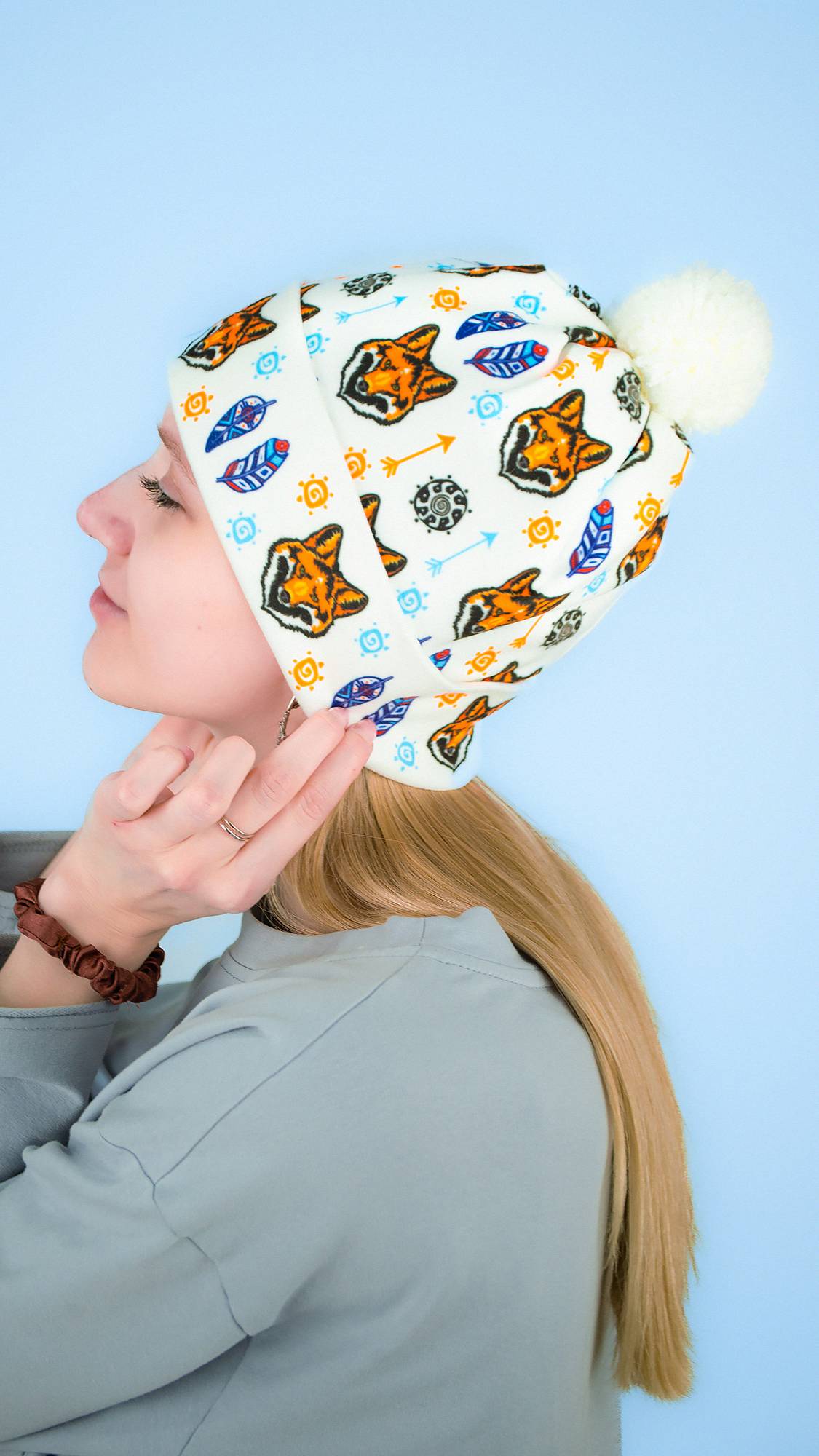 Шапка с помпоном ЛИСА УЗОР (белая)