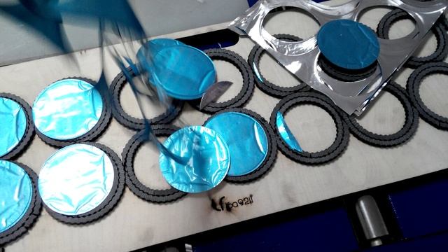 Вырубка алюминиевой фольги через марзан на валковом прессе